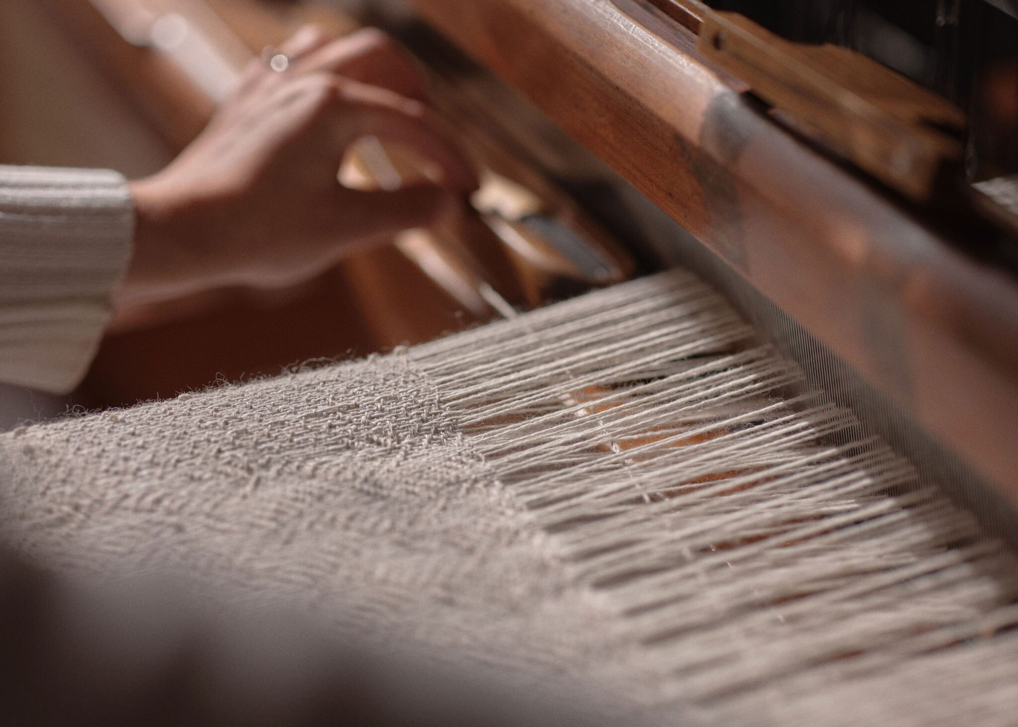 Scotland's Artisans: Weaving and Fashion Design - Away from the Ordinary